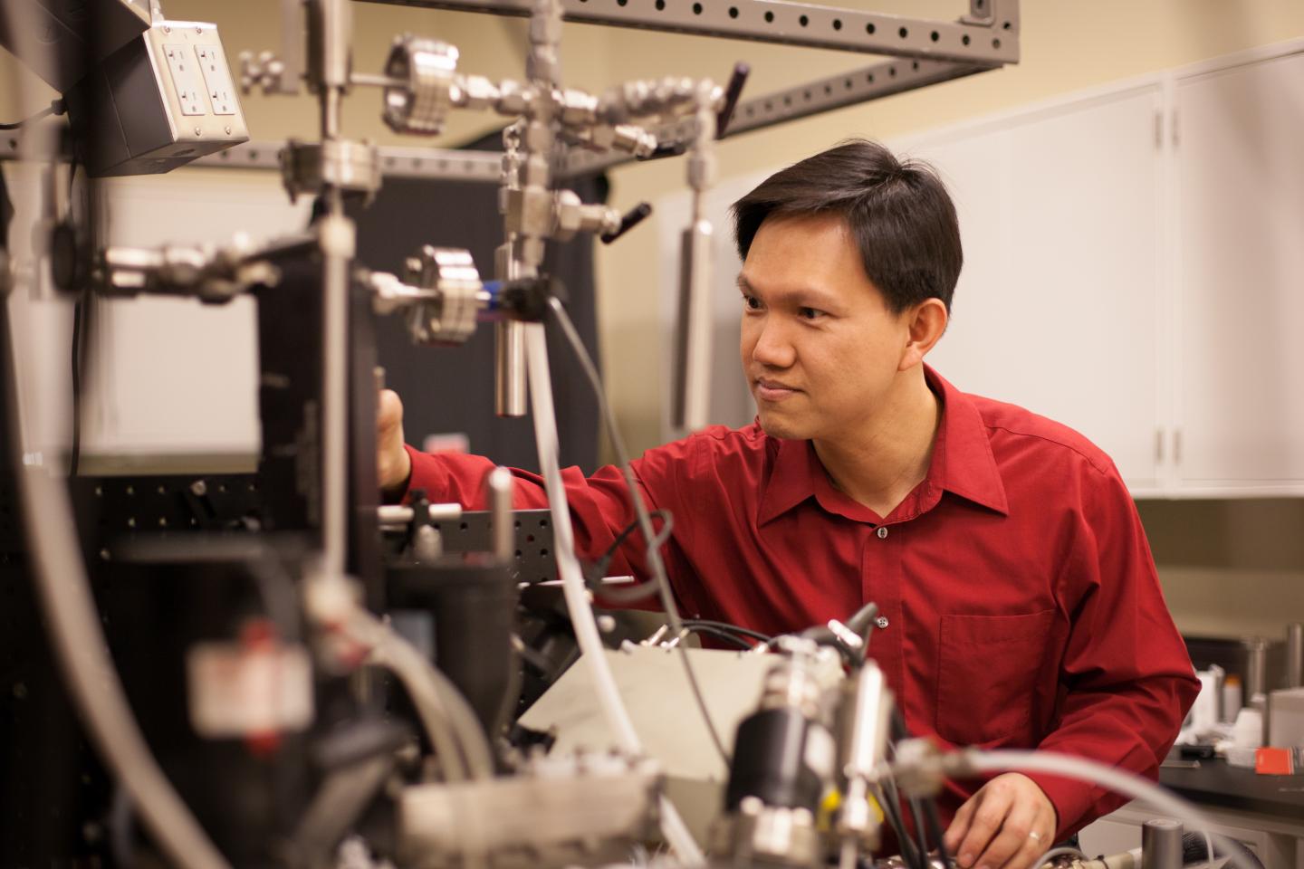 Ding-Shuye Yang, University of Houston [IMAGE] | EurekAlert! Science ...